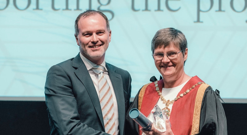 Mark Morton wins 2024 RCVS Impact Award - Movement Referrals